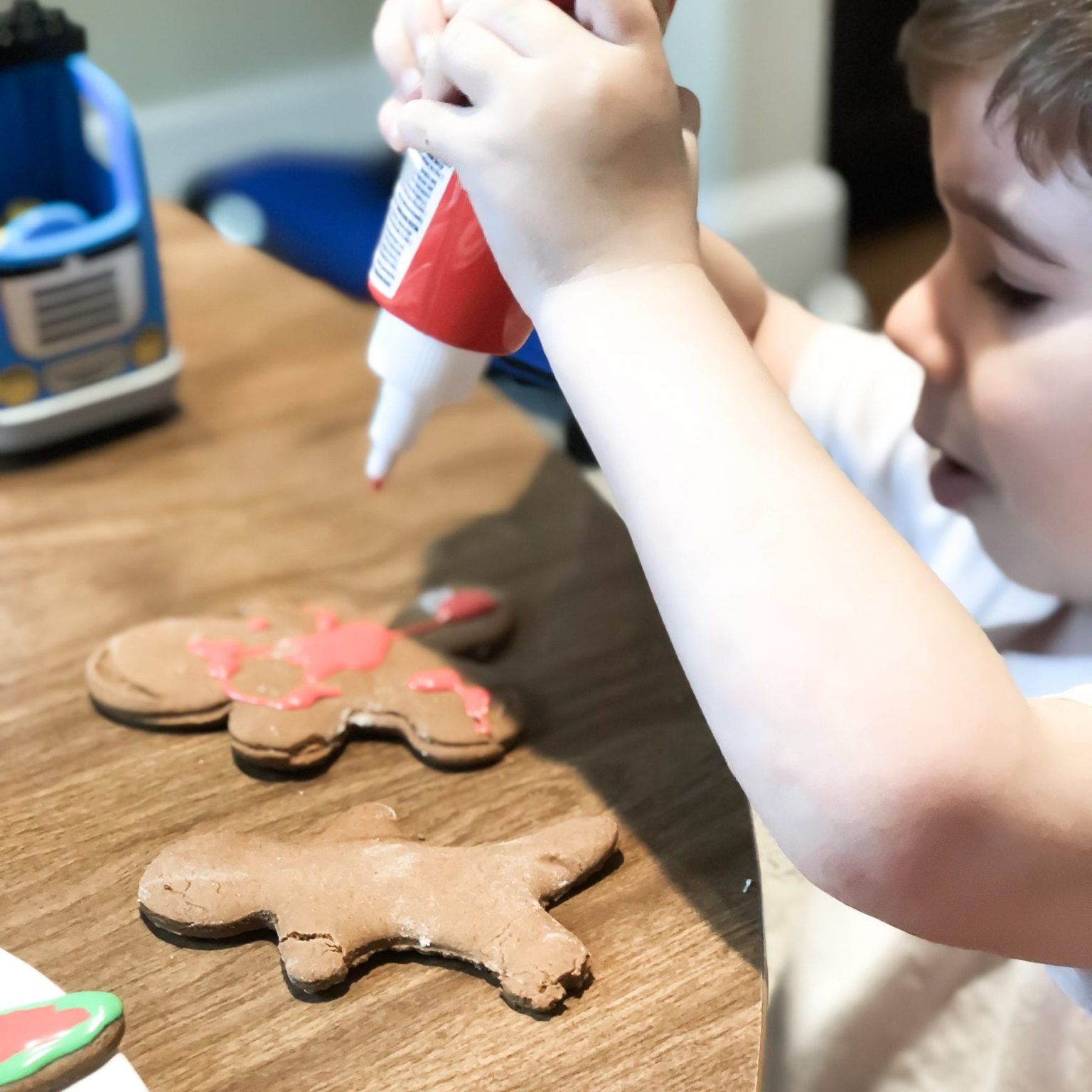 3 Gingerbread Themed Toddler Activities [FREE printable] - MeatballMom